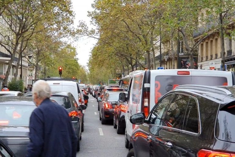Les bouchons plus que jamais présents à Paris – Association Marais-Louvre